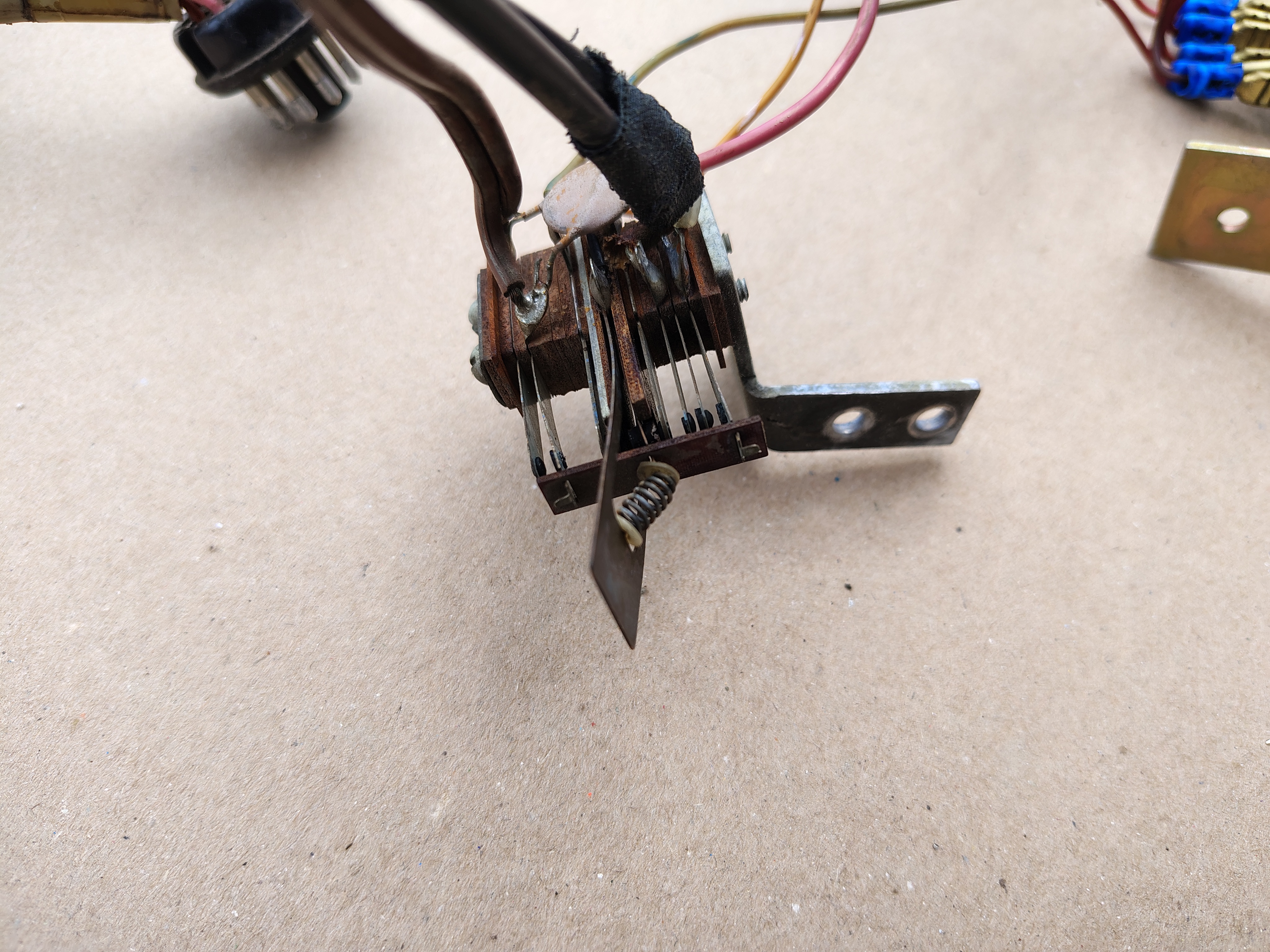 Mute Switch/ Mechanism (Wurlitzer 3000) 200 Select | 3000/ 3010 (1966 ...
