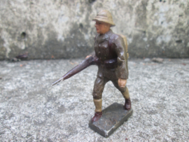 LINEOL Belgium soldier marching. Belgische soldaat loopt met geweer ...
